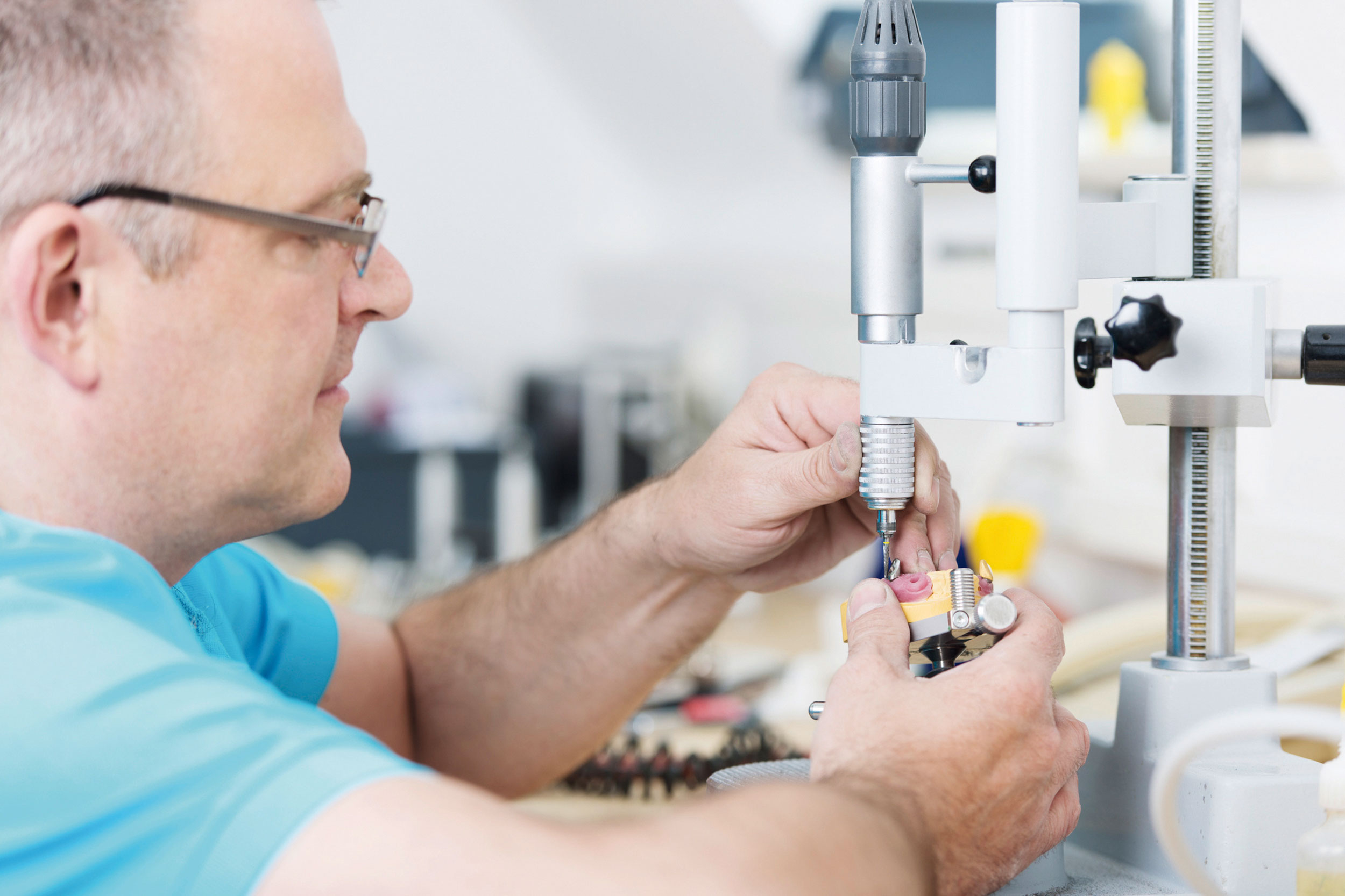 Kontakt zum Kundendienst - Dr. Hönle Medizintechnik